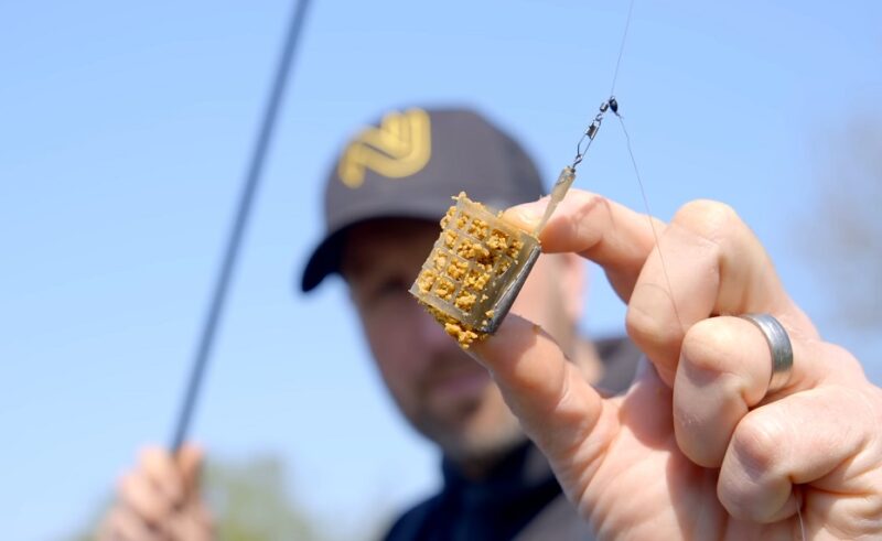 How to Set Up a Method Feeder Rig - What Hook Size Do You Need - Outdoor Fitness Mag